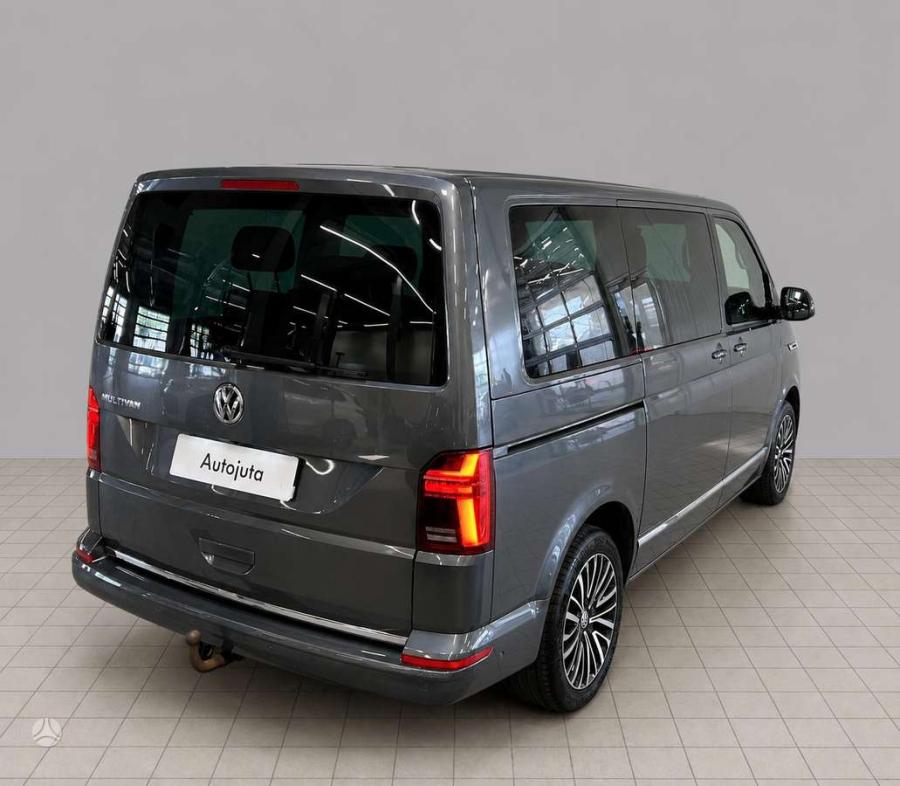 Pelēks Volkswagen Multivan 2021 Kauņa, ar dzinēja tilpumu 1.97 L un nobraukumu 152 tūkst. km par 34800 €, foto 5 vietnē AUTOMOTO.COM.LV