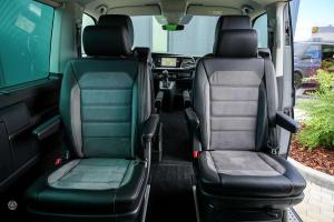 Pelēks Volkswagen Multivan 2022 Kauņa, ar dzinēja tilpumu 1.97 L un nobraukumu 215 tūkst. km par 36450 €, foto 40 vietnē AUTOMOTO.COM.LV