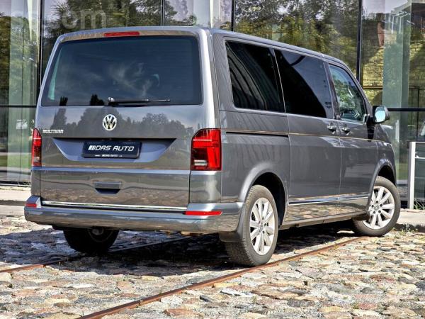 Pelēks Volkswagen Multivan 2022 Rīga, ar dzinēja tilpumu 2.00 L un nobraukumu 78 tūkst. km par 47777 €, foto 3 vietnē AUTOMOTO.COM.LV
