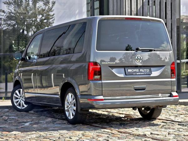 Pelēks Volkswagen Multivan 2022 Rīga, ar dzinēja tilpumu 2.00 L un nobraukumu 78 tūkst. km par 47777 €, foto 4 vietnē AUTOMOTO.COM.LV