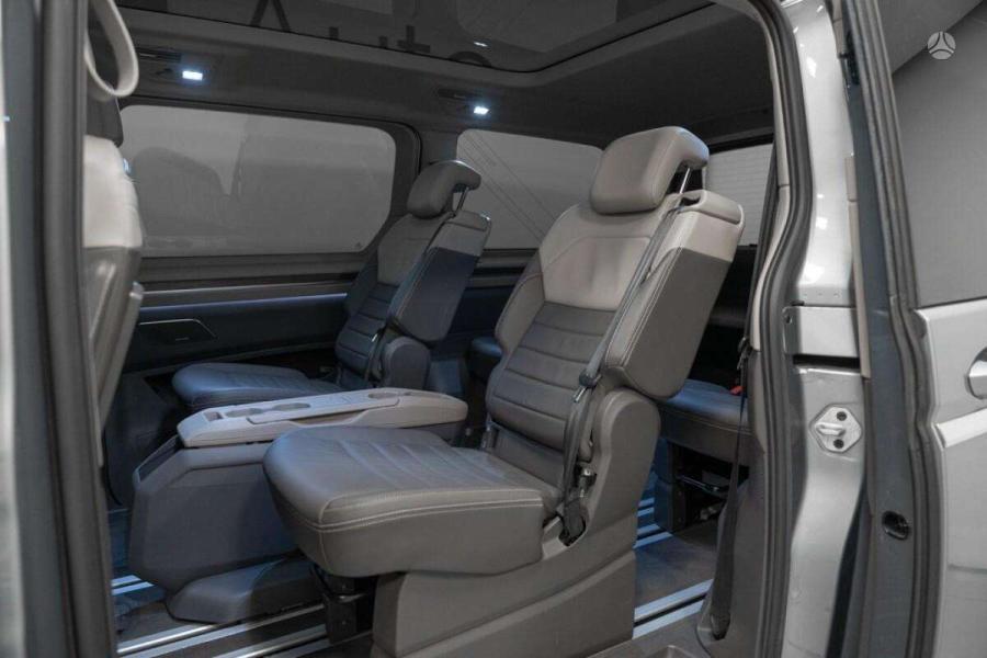Pelēks Volkswagen Multivan 2022 Viļņa, ar dzinēja tilpumu 2.00 L un nobraukumu 115 tūkst. km par 42500 €, foto 7 vietnē AUTOMOTO.COM.LV