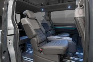 Pelēks Volkswagen Multivan 2022 Viļņa, ar dzinēja tilpumu 2.00 L un nobraukumu 115 tūkst. km par 42500 €, foto 12 vietnē AUTOMOTO.COM.LV