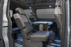 Pelēks Volkswagen Multivan 2022 Viļņa, ar dzinēja tilpumu 2.00 L un nobraukumu 115 tūkst. km par 42500 €, foto 13 vietnē AUTOMOTO.COM.LV