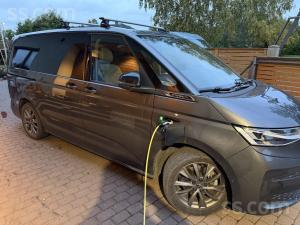 Grey Volkswagen Multivan 2022 in Riga, with an engine capacity of 1.40 L and mileage of 84 thousand km for 38500 €, photo 1 on AUTOMOTO.COM.LV