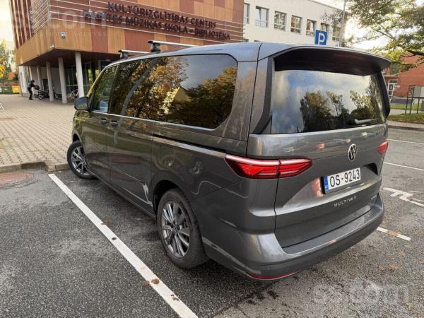 Grey Volkswagen Multivan 2022 in Riga, with an engine capacity of 1.40 L and mileage of 84 thousand km for 38500 €, photo 3 on AUTOMOTO.COM.LV