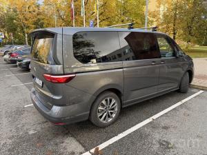 Pelēks Volkswagen Multivan 2022 Rīga, ar dzinēja tilpumu 1.40 L un nobraukumu 84 tūkst. km par 38500 €, foto 5 vietnē AUTOMOTO.COM.LV