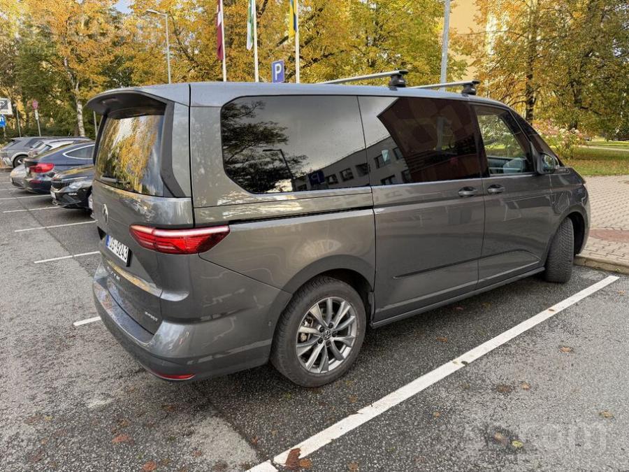 Pelēks Volkswagen Multivan 2022 Rīga, ar dzinēja tilpumu 1.40 L un nobraukumu 84 tūkst. km par 38500 €, foto 5 vietnē AUTOMOTO.COM.LV