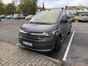 Pelēks Volkswagen Multivan 2022 Rīga, ar dzinēja tilpumu 1.40 L un nobraukumu 84 tūkst. km par 38500 €, foto 8 vietnē AUTOMOTO.COM.LV