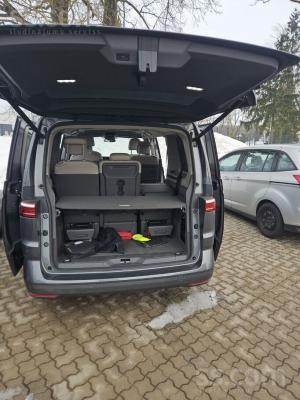 Pelēks Volkswagen Multivan 2022 Rīga, ar dzinēja tilpumu 1.40 L un nobraukumu 84 tūkst. km par 38500 €, foto 14 vietnē AUTOMOTO.COM.LV