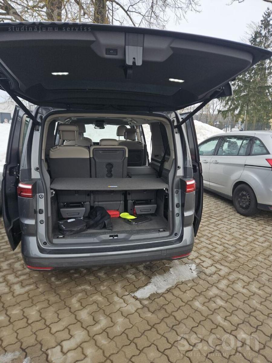 Pelēks Volkswagen Multivan 2022 Rīga, ar dzinēja tilpumu 1.40 L un nobraukumu 84 tūkst. km par 38500 €, foto 14 vietnē AUTOMOTO.COM.LV