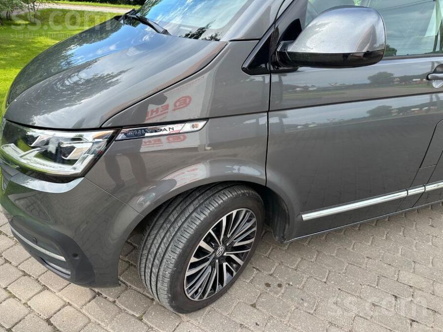 Grey Volkswagen Multivan 2023 in Riga, with an engine capacity of 2.00 L and mileage of 93 thousand km for 44900 €, photo 4 on AUTOMOTO.COM.LV