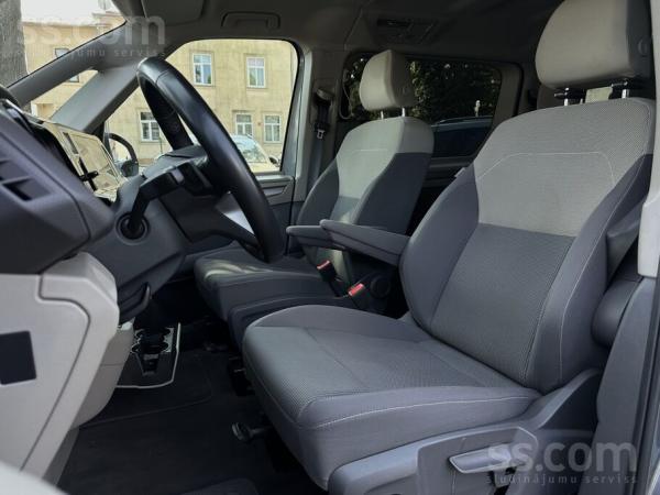 Pelēks Volkswagen Multivan 2023 Rīga, ar dzinēja tilpumu 2.00 L un nobraukumu 118 tūkst. km par 39950 €, foto 8 vietnē AUTOMOTO.COM.LV