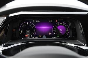 Pelēks Volkswagen Multivan 2023 Rīga, ar dzinēja tilpumu 1.40 L un nobraukumu 92 tūkst. km par 44950 €, foto 18 vietnē AUTOMOTO.COM.LV