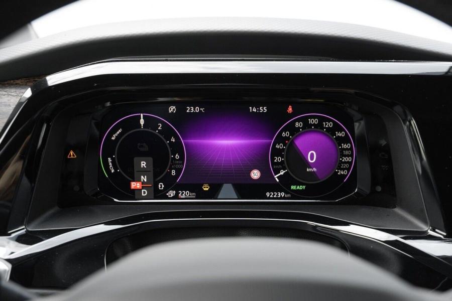 Pelēks Volkswagen Multivan 2023 Rīga, ar dzinēja tilpumu 1.40 L un nobraukumu 92 tūkst. km par 44950 €, foto 18 vietnē AUTOMOTO.COM.LV