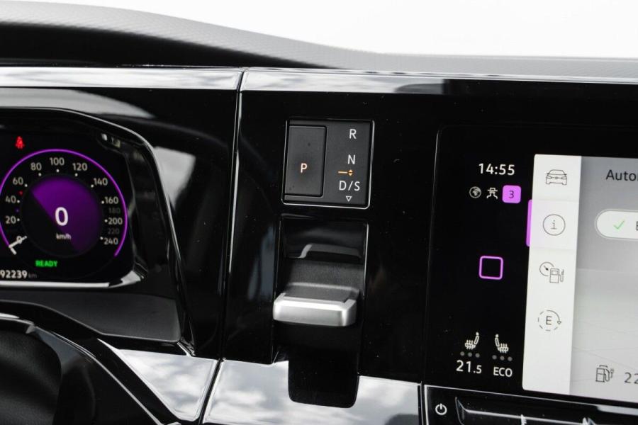 Pelēks Volkswagen Multivan 2023 Rīga, ar dzinēja tilpumu 1.40 L un nobraukumu 92 tūkst. km par 44950 €, foto 21 vietnē AUTOMOTO.COM.LV
