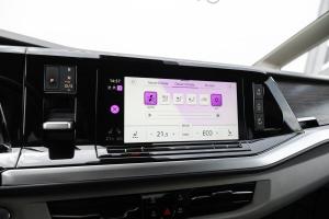 Pelēks Volkswagen Multivan 2023 Rīga, ar dzinēja tilpumu 1.40 L un nobraukumu 92 tūkst. km par 44950 €, foto 30 vietnē AUTOMOTO.COM.LV
