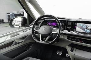 Pelēks Volkswagen Multivan 2023 Rīga, ar dzinēja tilpumu 1.40 L un nobraukumu 92 tūkst. km par 44950 €, foto 34 vietnē AUTOMOTO.COM.LV