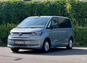 Pelēks Volkswagen Multivan 2023 Viļņa, ar dzinēja tilpumu 1.50 L un nobraukumu 79 tūkst. km par 43500 €, foto  vietnē AUTOMOTO.COM.LV