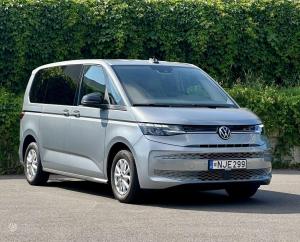 Pelēks Volkswagen Multivan 2023 Viļņa, ar dzinēja tilpumu 1.50 L un nobraukumu 79 tūkst. km par 43500 €, foto 4 vietnē AUTOMOTO.COM.LV