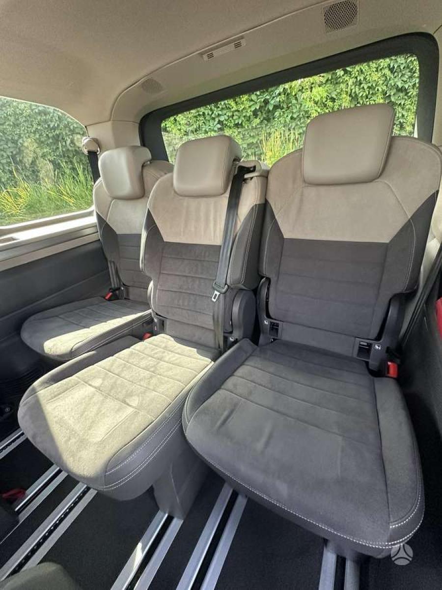 Pelēks Volkswagen Multivan 2023 Viļņa, ar dzinēja tilpumu 1.50 L un nobraukumu 79 tūkst. km par 43500 €, foto 10 vietnē AUTOMOTO.COM.LV