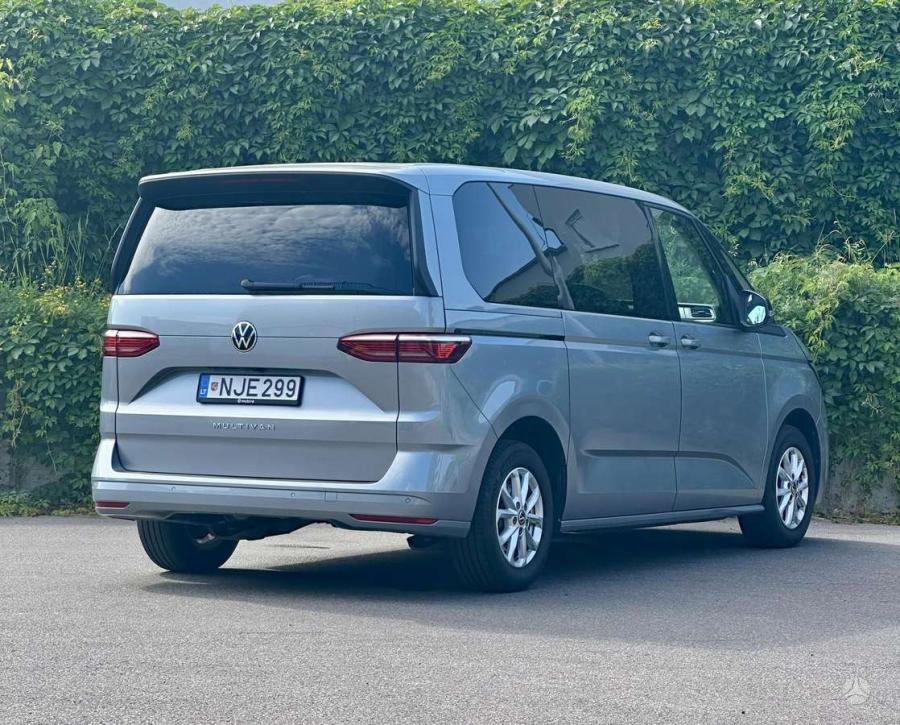 Pelēks Volkswagen Multivan 2023 Viļņa, ar dzinēja tilpumu 1.50 L un nobraukumu 79 tūkst. km par 43500 €, foto 11 vietnē AUTOMOTO.COM.LV