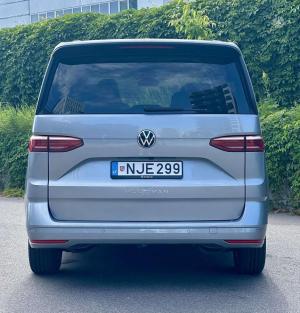 Pelēks Volkswagen Multivan 2023 Viļņa, ar dzinēja tilpumu 1.50 L un nobraukumu 79 tūkst. km par 43500 €, foto 12 vietnē AUTOMOTO.COM.LV