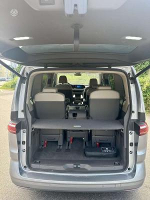 Pelēks Volkswagen Multivan 2023 Viļņa, ar dzinēja tilpumu 1.50 L un nobraukumu 79 tūkst. km par 43500 €, foto 13 vietnē AUTOMOTO.COM.LV