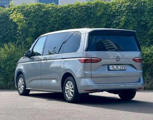 Pelēks Volkswagen Multivan 2023 Viļņa, ar dzinēja tilpumu 1.50 L un nobraukumu 79 tūkst. km par 43500 €, foto 14 vietnē AUTOMOTO.COM.LV