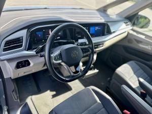 Pelēks Volkswagen Multivan 2023 Viļņa, ar dzinēja tilpumu 1.50 L un nobraukumu 79 tūkst. km par 43500 €, foto 17 vietnē AUTOMOTO.COM.LV