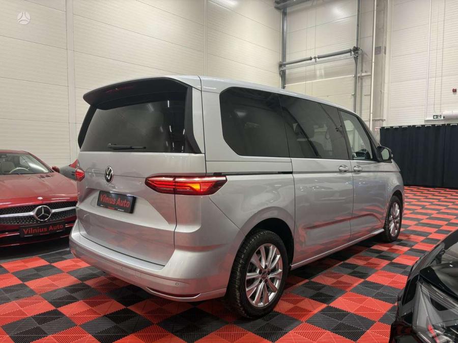 Pelēks Volkswagen Multivan 2024 Viļņa, ar dzinēja tilpumu 1.98 L un nobraukumu 12 tūkst. km par 49990 €, foto 4 vietnē AUTOMOTO.COM.LV