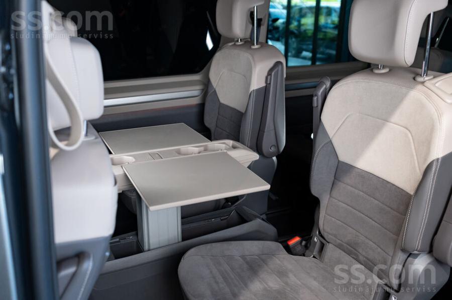 Pelēks Volkswagen Multivan 2024 Rīga, ar dzinēja tilpumu 2.00 L un nobraukumu 6 tūkst. km par 53880 €, foto 15 vietnē AUTOMOTO.COM.LV