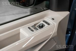 Pelēks Volkswagen Multivan 2024 Rīga, ar dzinēja tilpumu 2.00 L un nobraukumu 6 tūkst. km par 53880 €, foto 18 vietnē AUTOMOTO.COM.LV