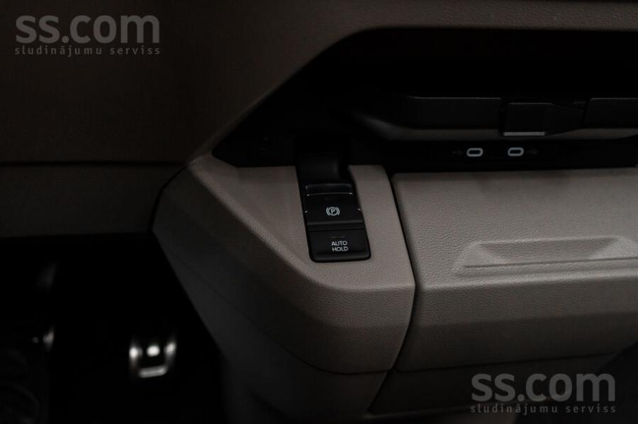 Pelēks Volkswagen Multivan 2024 Rīga, ar dzinēja tilpumu 2.00 L un nobraukumu 6 tūkst. km par 53880 €, foto 28 vietnē AUTOMOTO.COM.LV