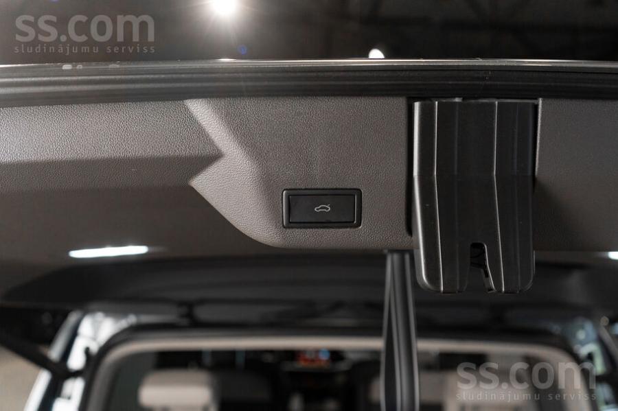 Pelēks Volkswagen Multivan 2024 Rīga, ar dzinēja tilpumu 2.00 L un nobraukumu 6 tūkst. km par 53880 €, foto 32 vietnē AUTOMOTO.COM.LV