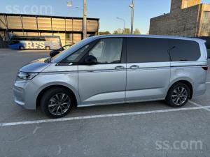 Pelēks Volkswagen Multivan 2024 Rīga, ar dzinēja tilpumu 1.40 L un nobraukumu 22 tūkst. km par 56500 €, foto 4 vietnē AUTOMOTO.COM.LV