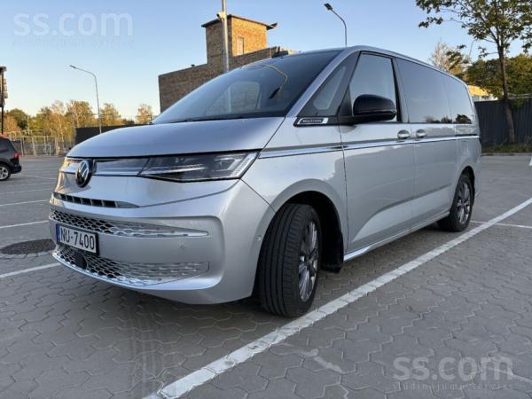 Серый Фольксваген Мультиван 2024 в Рига, объемом двигателя 1.40 л и пробегом 22 тыс. км за 56500 €, фото 4 на AUTOMOTO.COM.LV