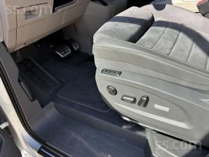 Pelēks Volkswagen Multivan 2024 Rīga, ar dzinēja tilpumu 1.40 L un nobraukumu 22 tūkst. km par 56500 €, foto 8 vietnē AUTOMOTO.COM.LV