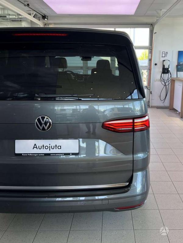 Grey Volkswagen Multivan 2025 in Kaunas, with an engine capacity of 1.98 L and mileage of 17 thousand km for 66500 €, photo 5 on AUTOMOTO.COM.LV