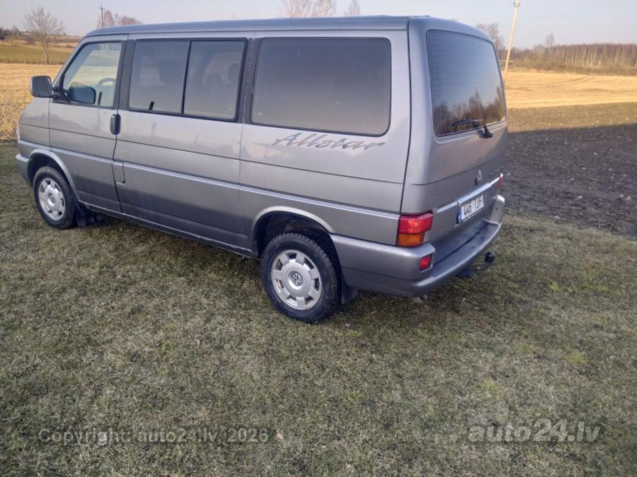 Grey Volkswagen Multivan 1996 in Polva, with an engine capacity of 2.50 L and mileage of 384 thousand km for 4900 €, photo 1 on AUTOMOTO.COM.LV