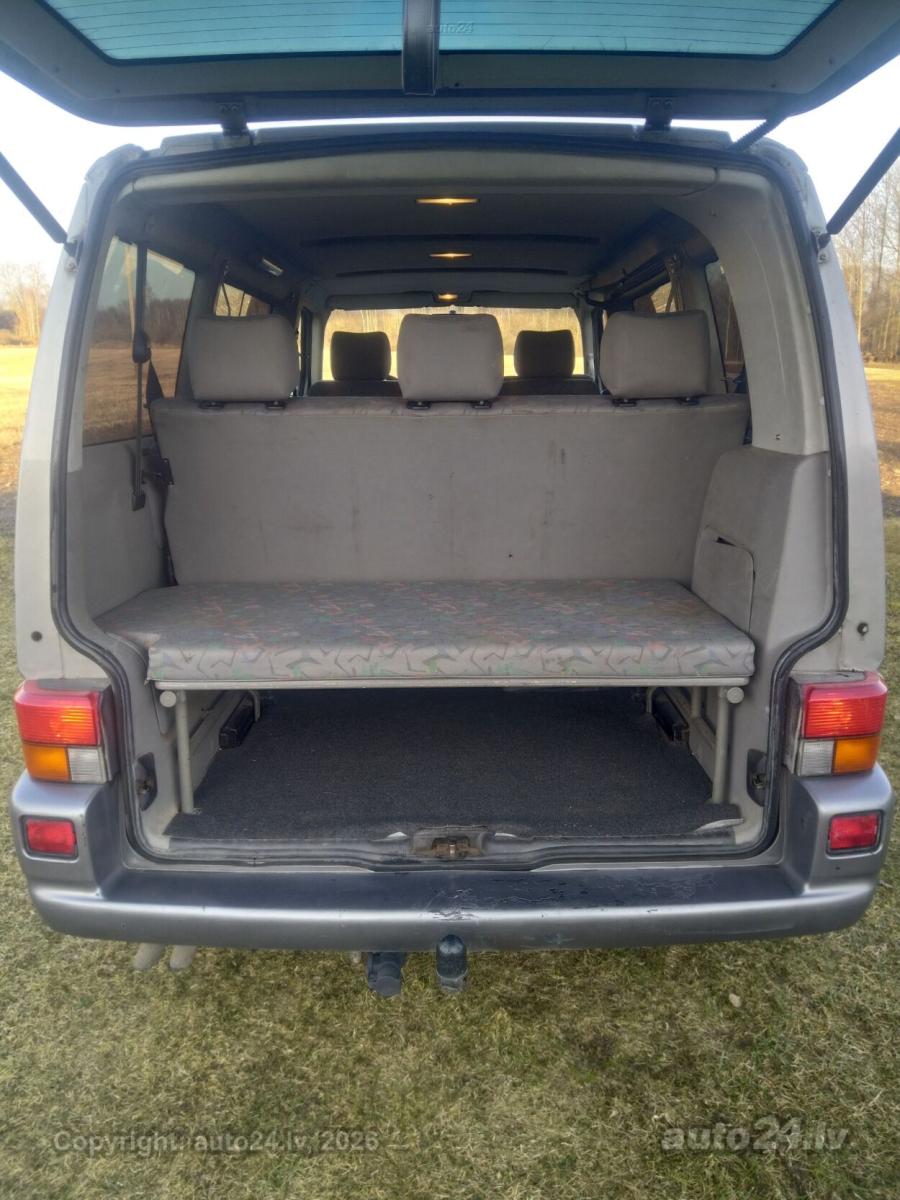 Grey Volkswagen Multivan 1996 in Polva, with an engine capacity of 2.50 L and mileage of 384 thousand km for 4900 €, photo 5 on AUTOMOTO.COM.LV