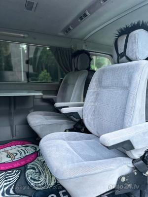 Pelēks Volkswagen Multivan 1997 Tallina, ar dzinēja tilpumu 2.50 L un nobraukumu 500 tūkst. km par 5999 €, foto 12 vietnē AUTOMOTO.COM.LV