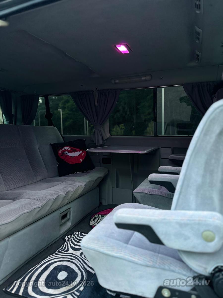 Pelēks Volkswagen Multivan 1997 Tallina, ar dzinēja tilpumu 2.50 L un nobraukumu 500 tūkst. km par 5999 €, foto 13 vietnē AUTOMOTO.COM.LV