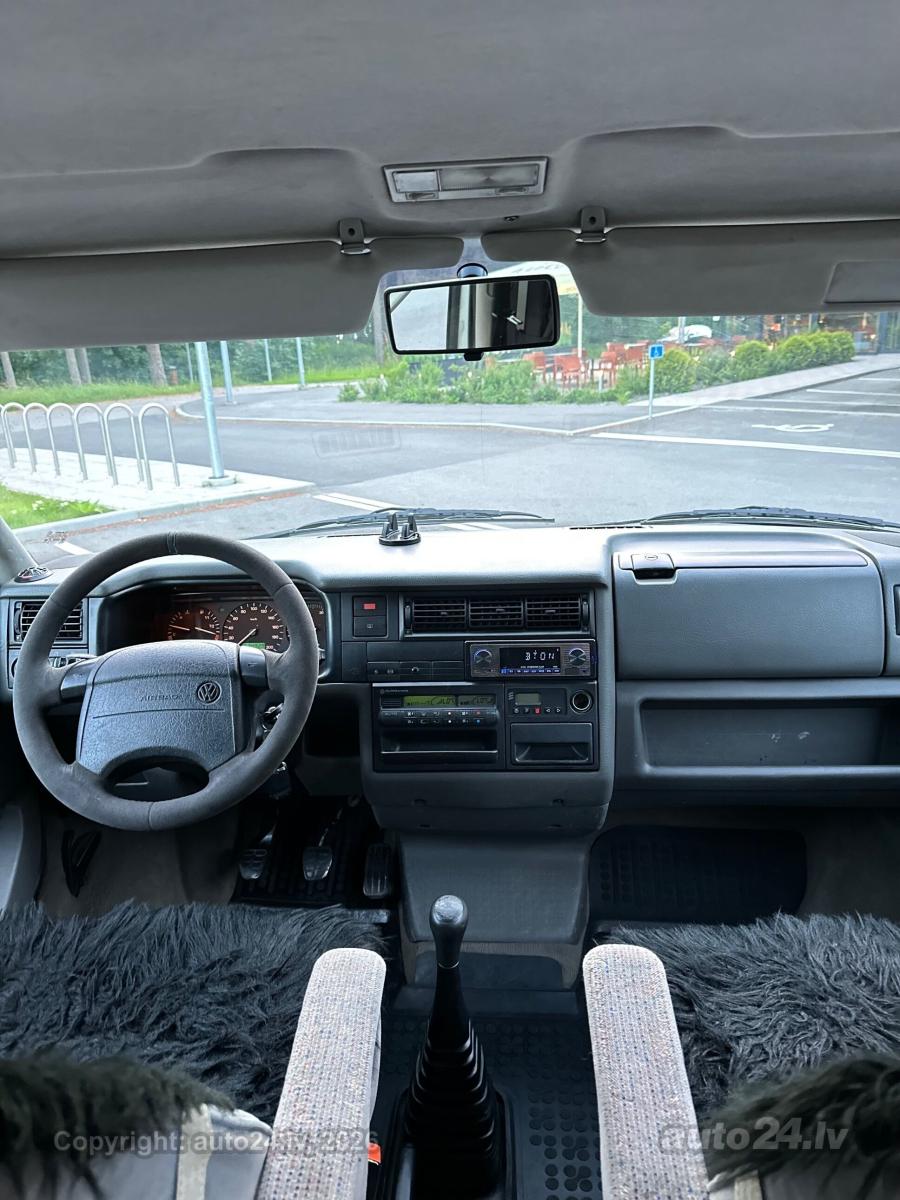 Pelēks Volkswagen Multivan 1997 Tallina, ar dzinēja tilpumu 2.50 L un nobraukumu 500 tūkst. km par 5999 €, foto 14 vietnē AUTOMOTO.COM.LV