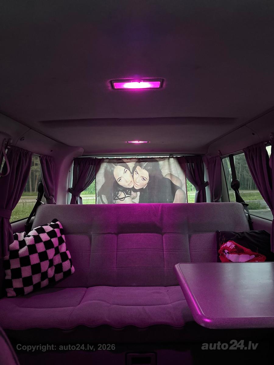 Pelēks Volkswagen Multivan 1997 Tallina, ar dzinēja tilpumu 2.50 L un nobraukumu 500 tūkst. km par 5999 €, foto 15 vietnē AUTOMOTO.COM.LV