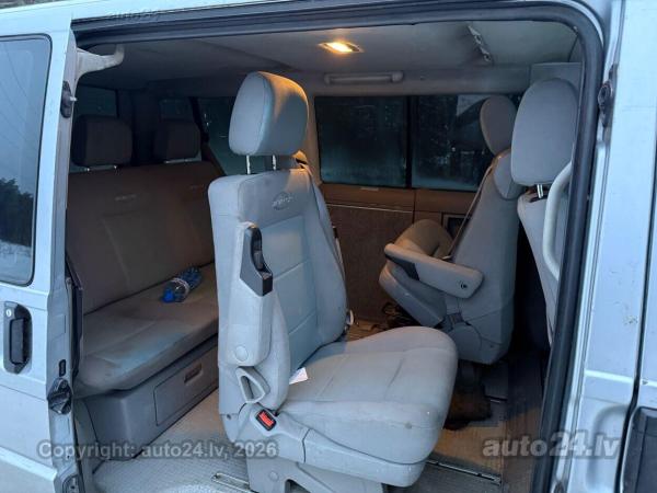 Pelēks Volkswagen Multivan 2003 Tallina, ar dzinēja tilpumu 2.50 L un nobraukumu 0 tūkst. km par 4999 €, foto 5 vietnē AUTOMOTO.COM.LV