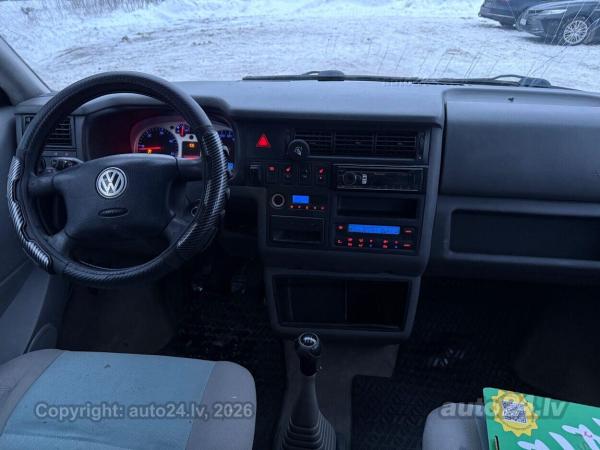 Pelēks Volkswagen Multivan 2003 Tallina, ar dzinēja tilpumu 2.50 L un nobraukumu 0 tūkst. km par 4999 €, foto 8 vietnē AUTOMOTO.COM.LV
