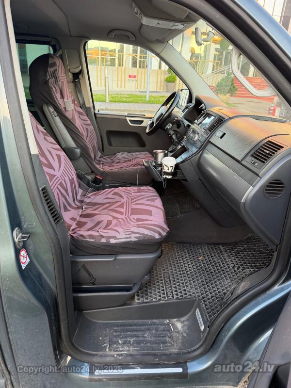 Grey Volkswagen Multivan 2003 in Tallinn, with an engine capacity of 2.50 L and mileage of 485 thousand km for 6490 €, photo 7 on AUTOMOTO.COM.LV