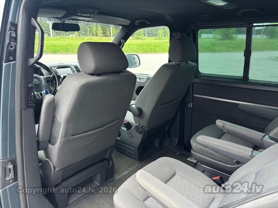 Grey Volkswagen Multivan 2004 in Tartu, with an engine capacity of 2.50 L and mileage of 312 thousand km for 7900 €, photo 12 on AUTOMOTO.COM.LV