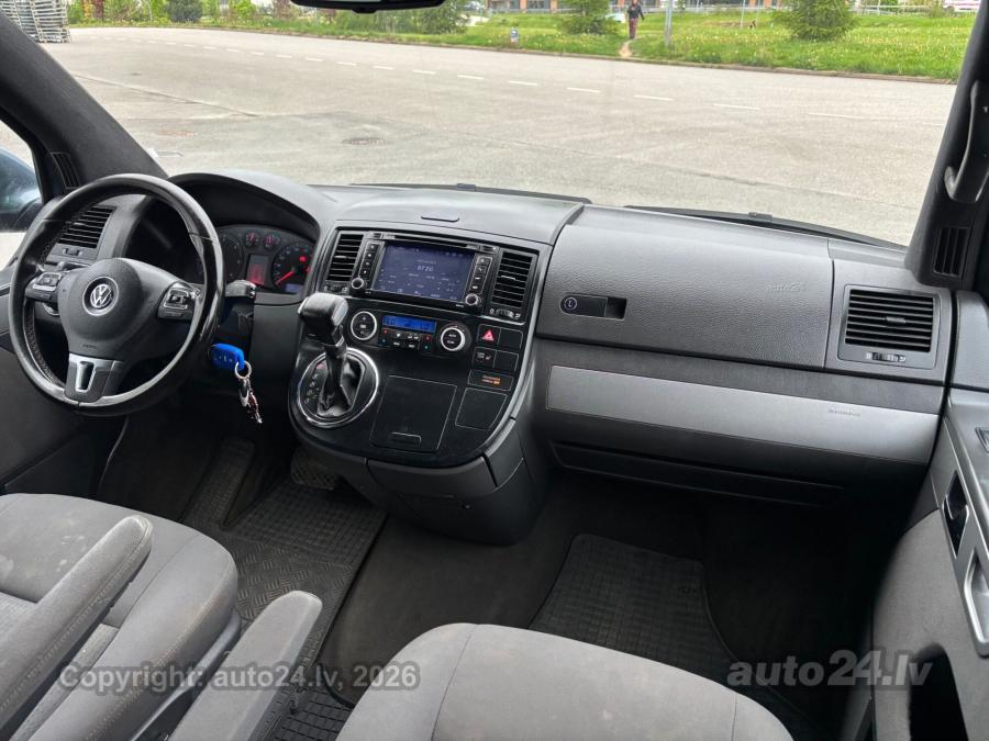 Grey Volkswagen Multivan 2004 in Tartu, with an engine capacity of 2.50 L and mileage of 312 thousand km for 7900 €, photo 15 on AUTOMOTO.COM.LV