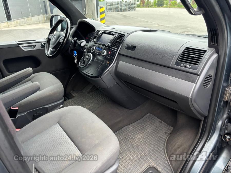 Grey Volkswagen Multivan 2004 in Tartu, with an engine capacity of 2.50 L and mileage of 312 thousand km for 7900 €, photo 16 on AUTOMOTO.COM.LV
